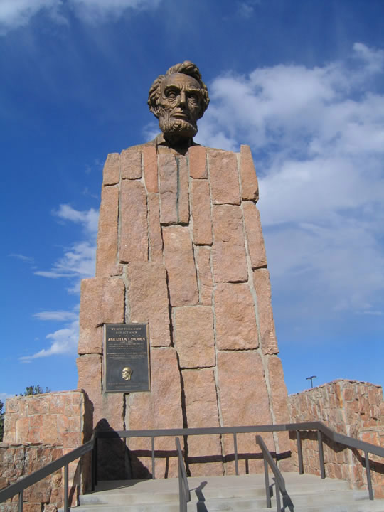 Robert Russin: Legacy in Bronze and Stone | WyoHistory.org